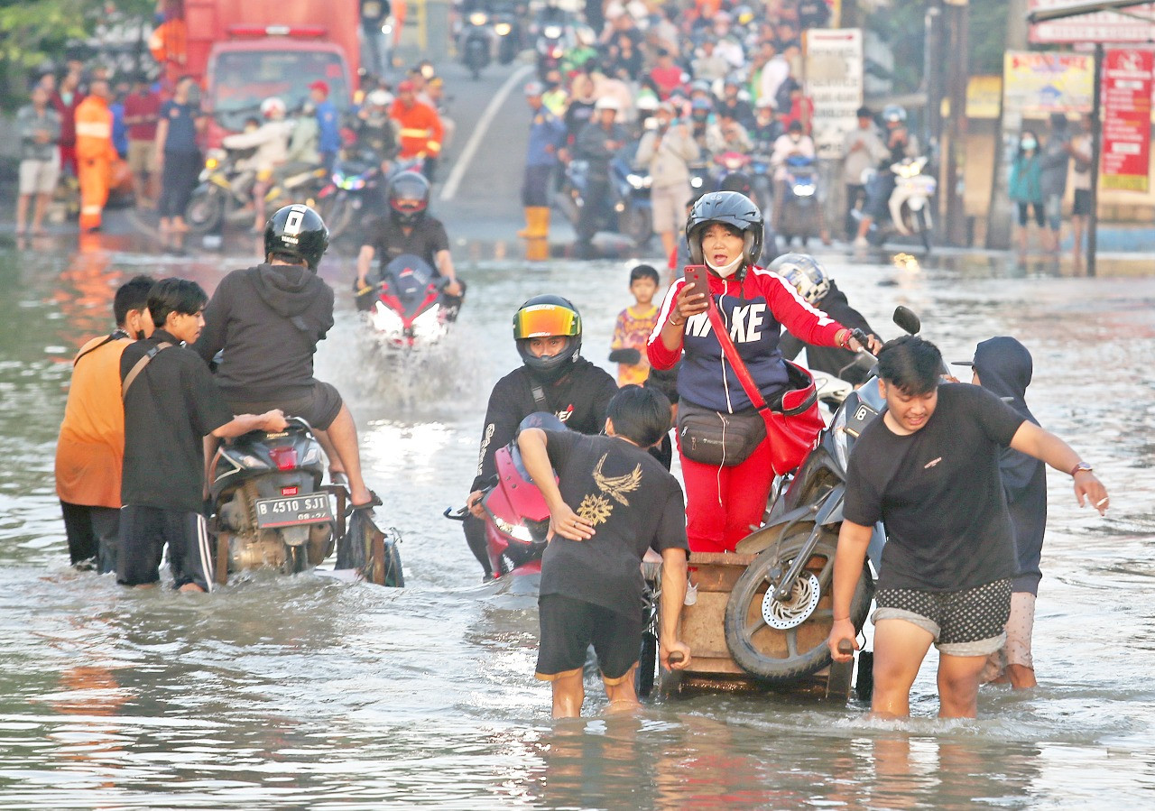 BMKG warns of thunderstorms, flooding in Indonesia over coming days ...