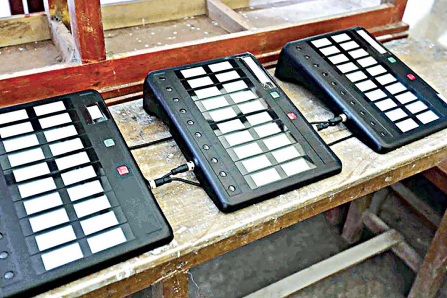 Electric voting machines and a mind-reading election commissioner ...