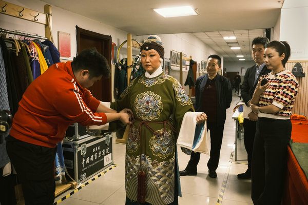 Performers lead viewers on an online culture tour of Peking Opera ...