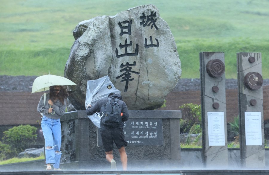 Typhoon Khanun to hit South Korea; flights cancelled, evacuations ... Typhoon Khanun to hit South Korea; flights cancelled, evacuations ...