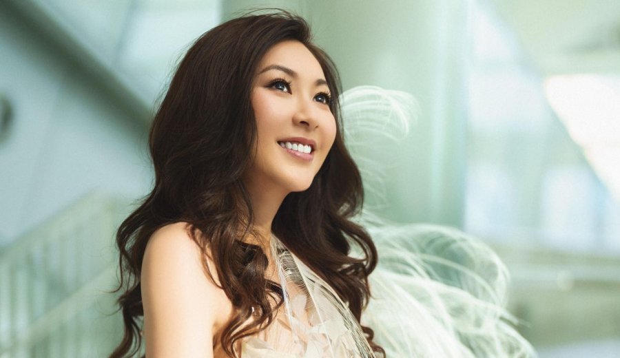 Malaysian-born actress Jacquelin Ch'ng seen carrying RM 1 million in ...