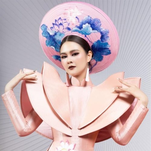 Fashion show highlights cultural heritage of Vietnam's ancient capital ...
