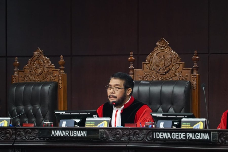 Calls mount for Anwar’s resignation as a Constitutional Court justice ...