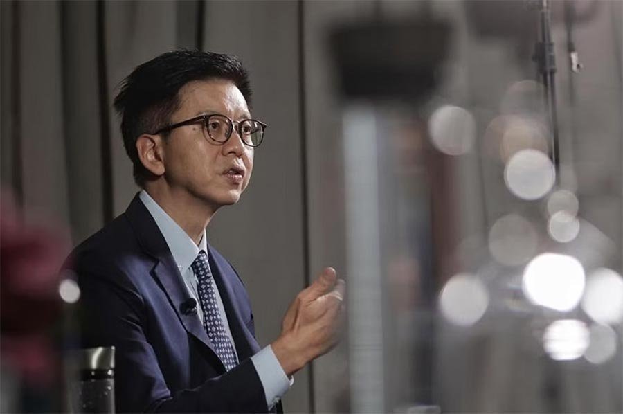 Much to learn from SIA, says Cathay Pacific chief as competition hots ...