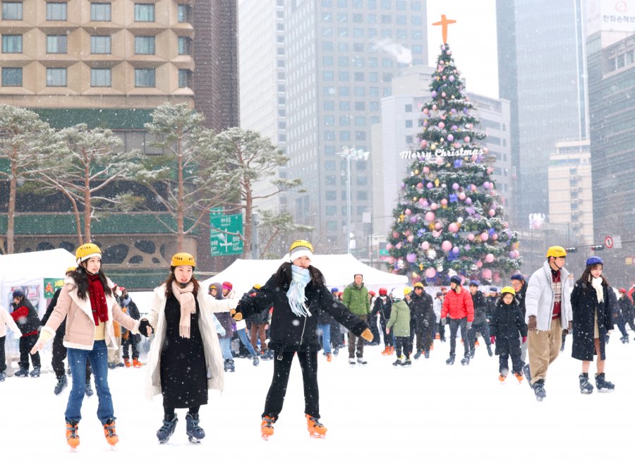 Seoul welcomes white Christmas for the first time in 8 years - Asia ...