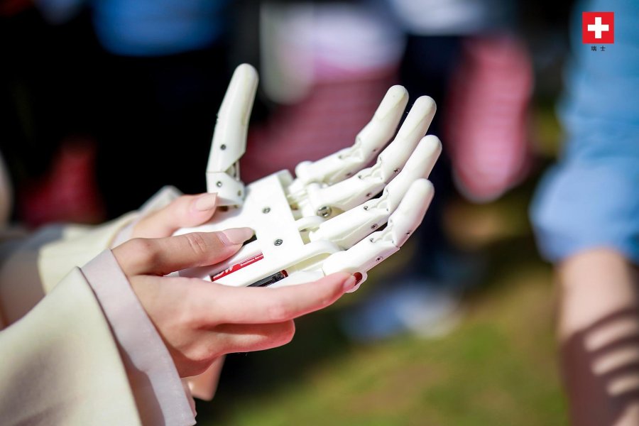 Getting to grips with a new hand - Asia News NetworkAsia News Network