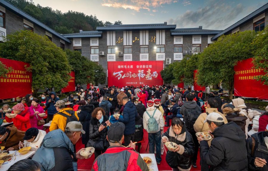 Massive crowd celebrates 130th anniversary of Chairman Mao Zedong's ...