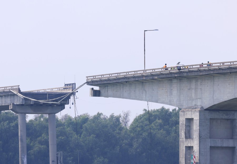 5 dead as Guangzhou bridge breaks after hit by ship - Asia News NetworkAsia News Network