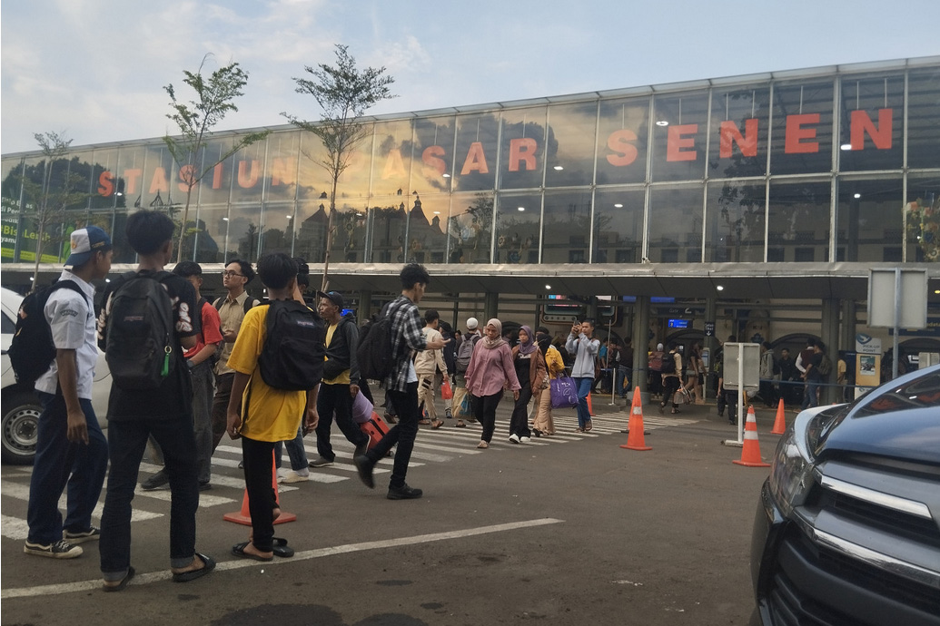 Tens of thousands seek better lives in Jakarta. But is the city losing ...