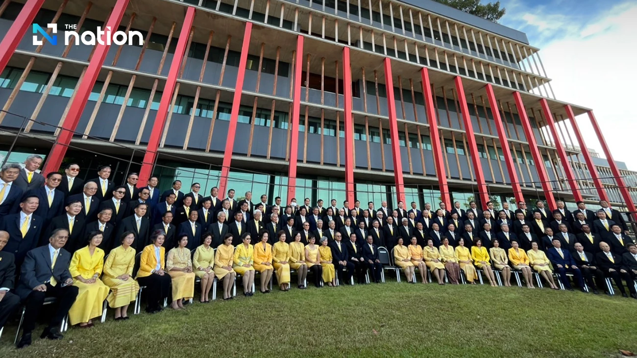 Thailand’s ‘junta senators’ pose for one last group photo before saying ...