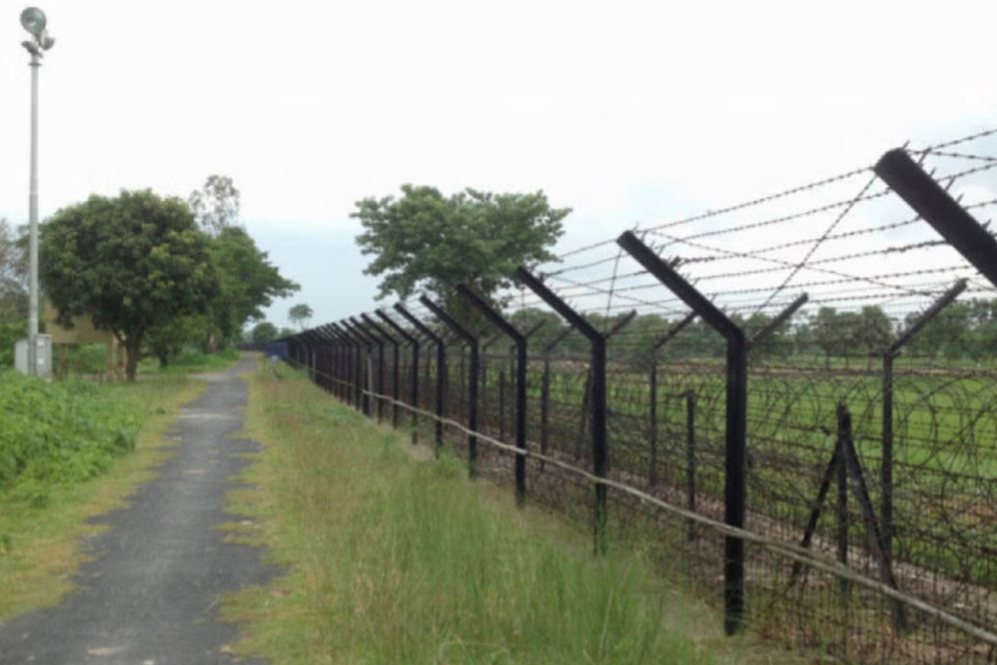 Bangladeshi hijra tortured by Indian Border Security Force along ...