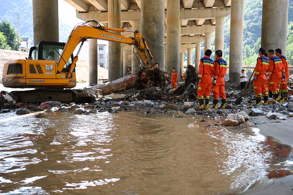 Highway bridge collapses due to flash flood; leaves 38 dead and 24 ...