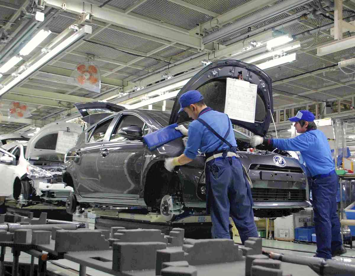 Japan consortium sets targets for use of recycled plastic in new cars ...