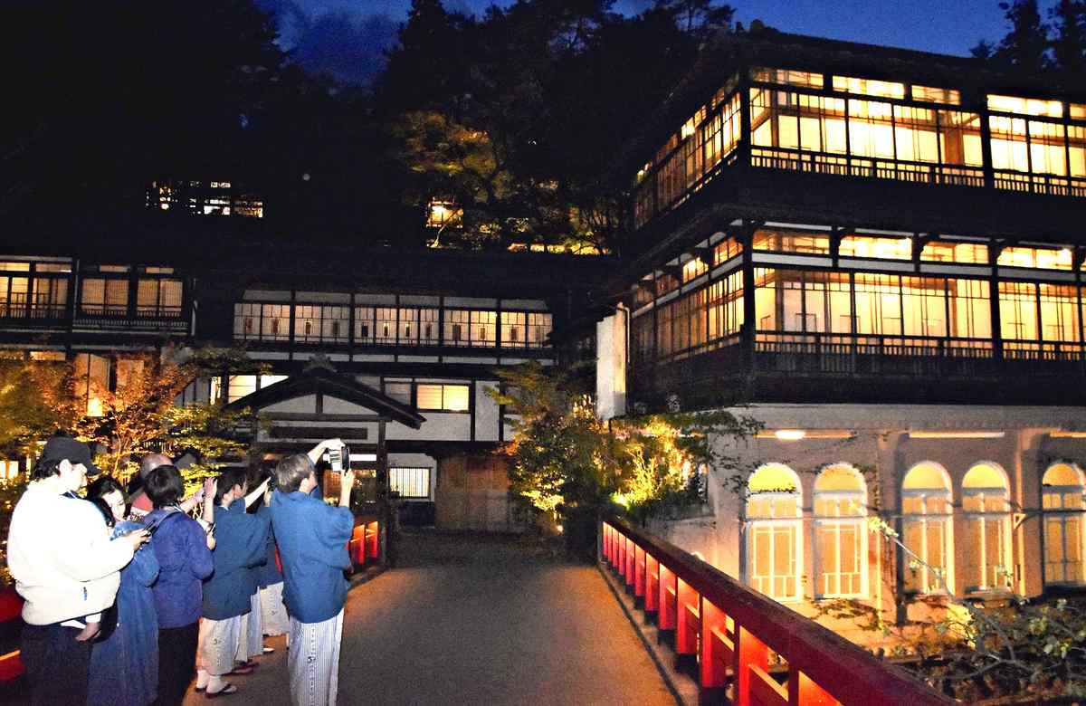 300-year-old hot spring inn in Japan’s Gunma conjures spirit of anime ...