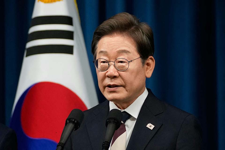 South Korea’s newly-elected President Lee holds 1st Cabinet meeting with predecessor’s ministers ...