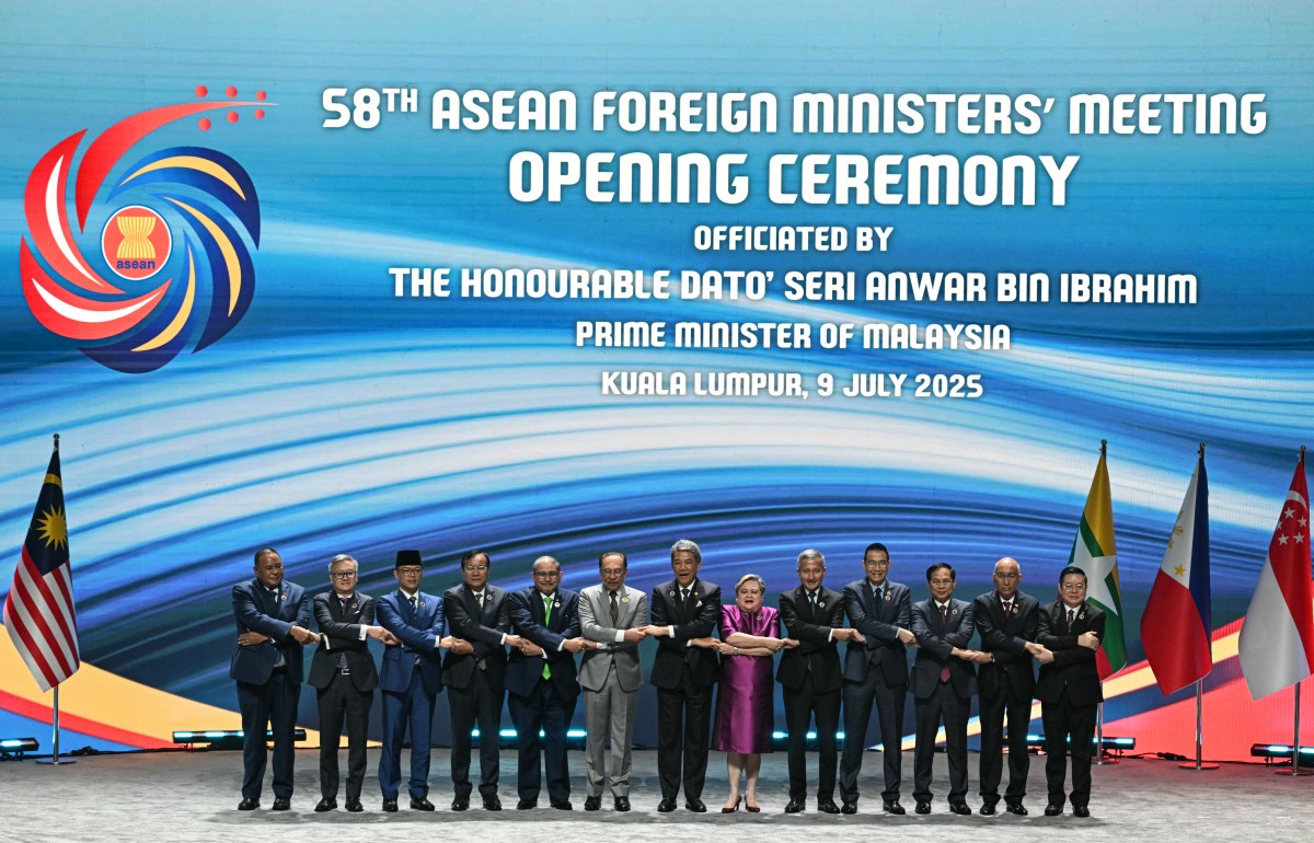 Amid handshakes and familiar friends, ASEAN navigates tariffs and ...