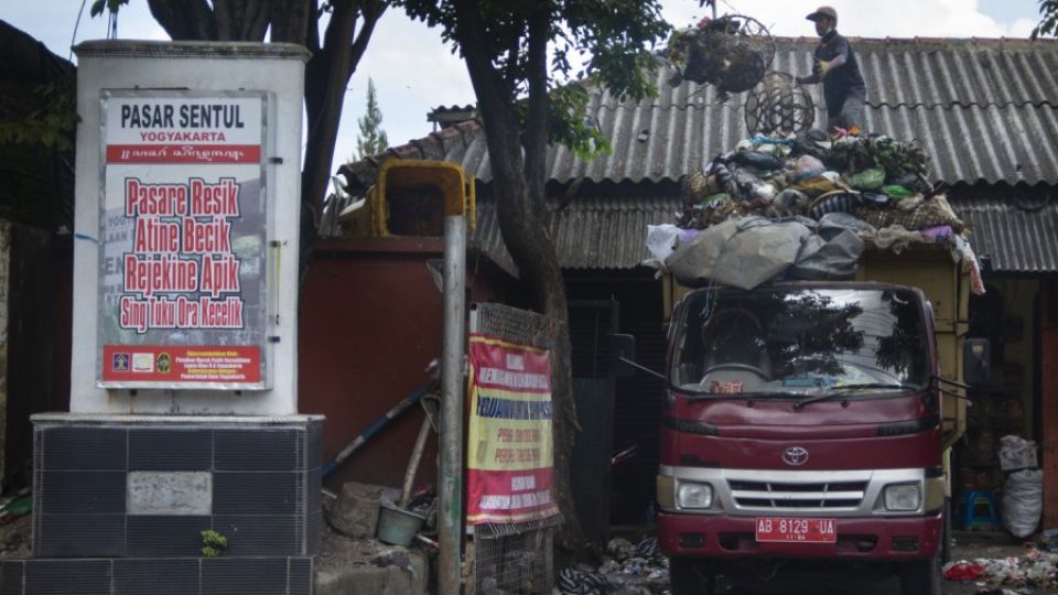 Indonesia's environment minister slams Yogyakarta city’s mounting waste ...