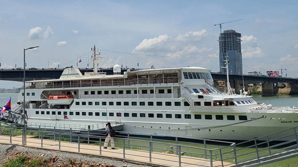 Visiting floating library adds Khmer books for local readers - Asia ...