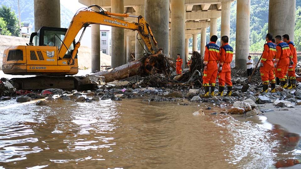 Highway bridge collapses due to flash flood; leaves 38 dead and 24 missing in China’s Shaanxi ...